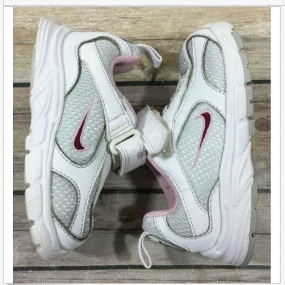 Nike | Shoes | Nike Hook Loop Fastener Athletic Tennis Shoes 5c | Poshmark